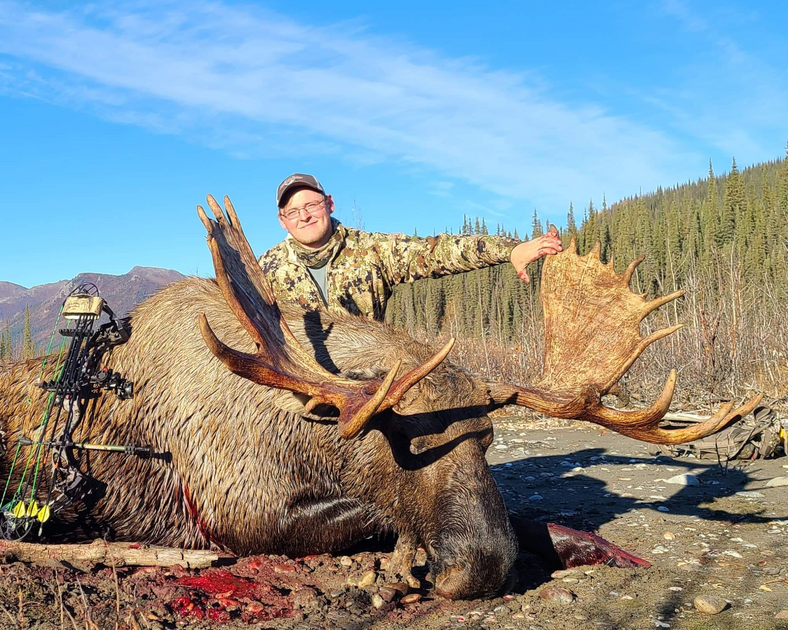 64" Moose with Iron Will S125 Broadhead – Iron Will Outfitters